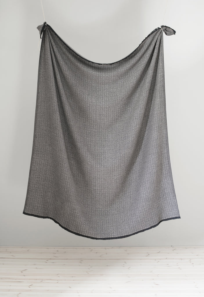 Huopa Lapuan Kankurit Koli 135x170cm, musta-beige | Suomalainen.com